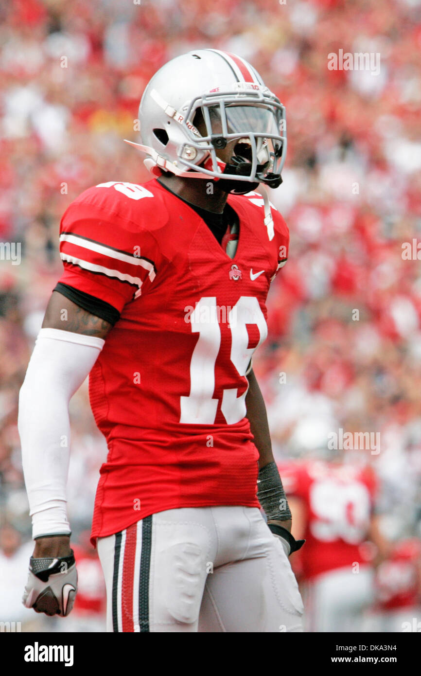 Ohio state stadium crowd buckeyes hi-res stock photography and images ...