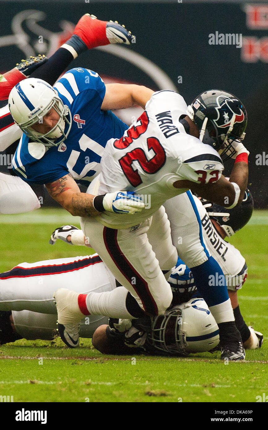 Indianapolis colts linebacker pat angerer hi-res stock photography and ...