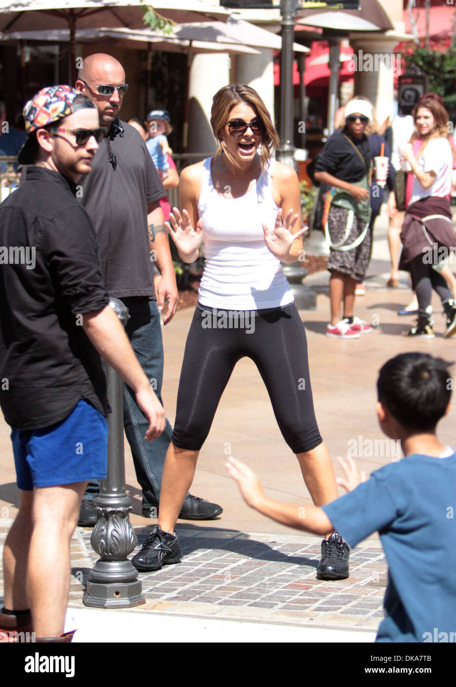 Maria Menounous Celebrities At Grove To Appear On Entertainment News