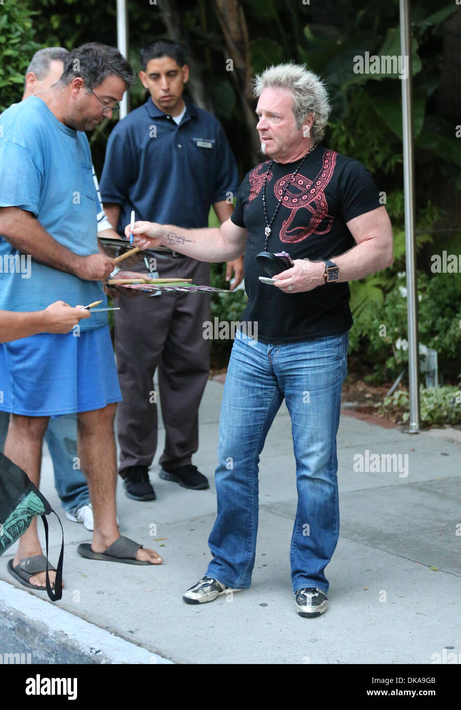 Joey Kramer signs autographs for fans as he and his wife Linda Pappan ...