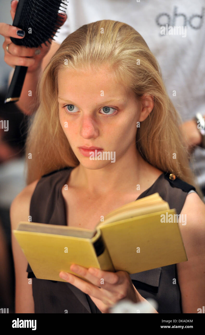 Atmosphere - Models London Fashion Week Spring/Summer 2013 - Ashish ...
