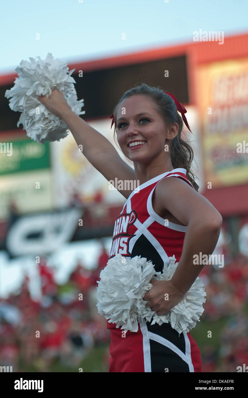 Cheerleader kick hi-res stock photography and images - Alamy