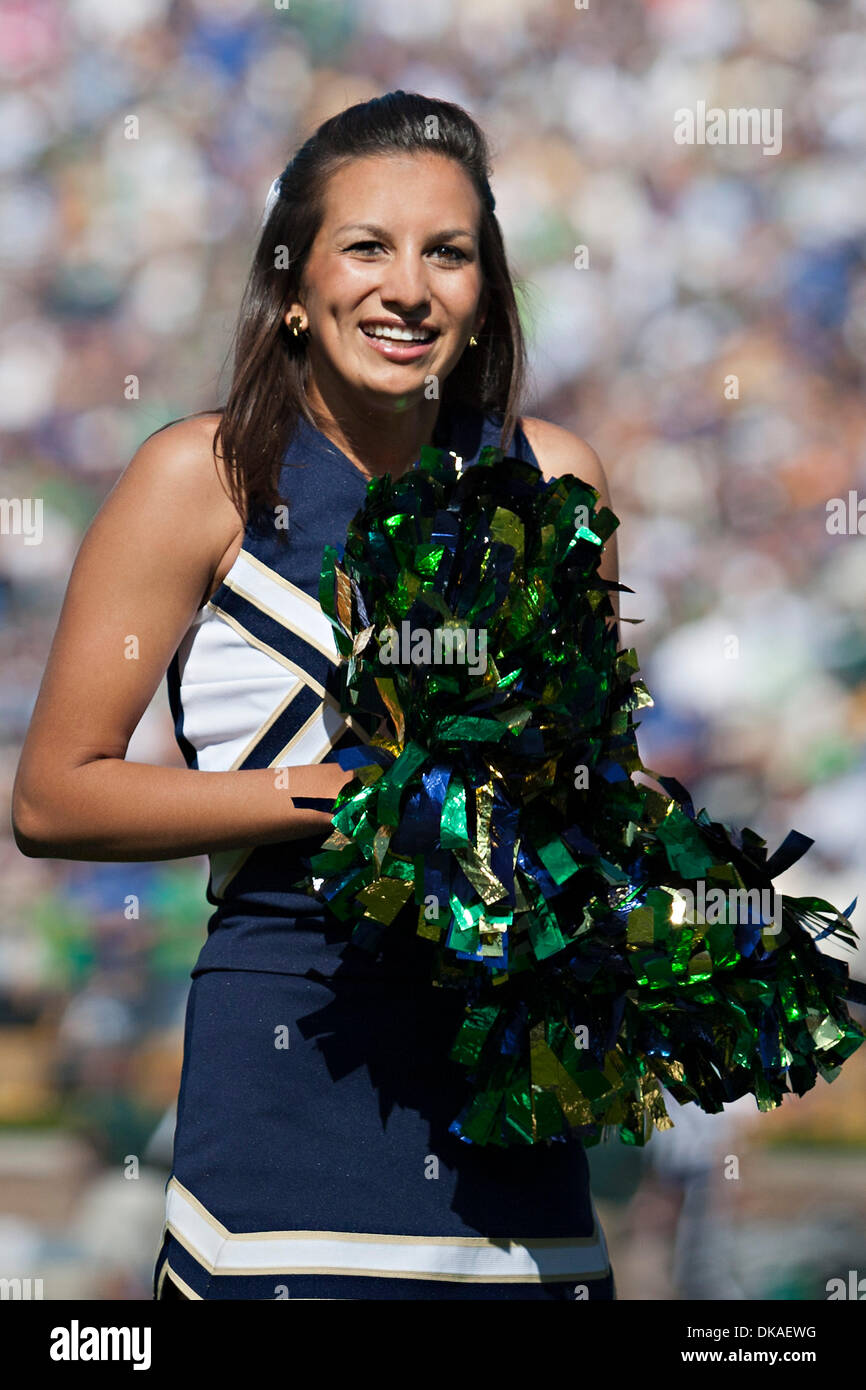 Michigan state spartans cheerleader hi-res stock photography and images ...
