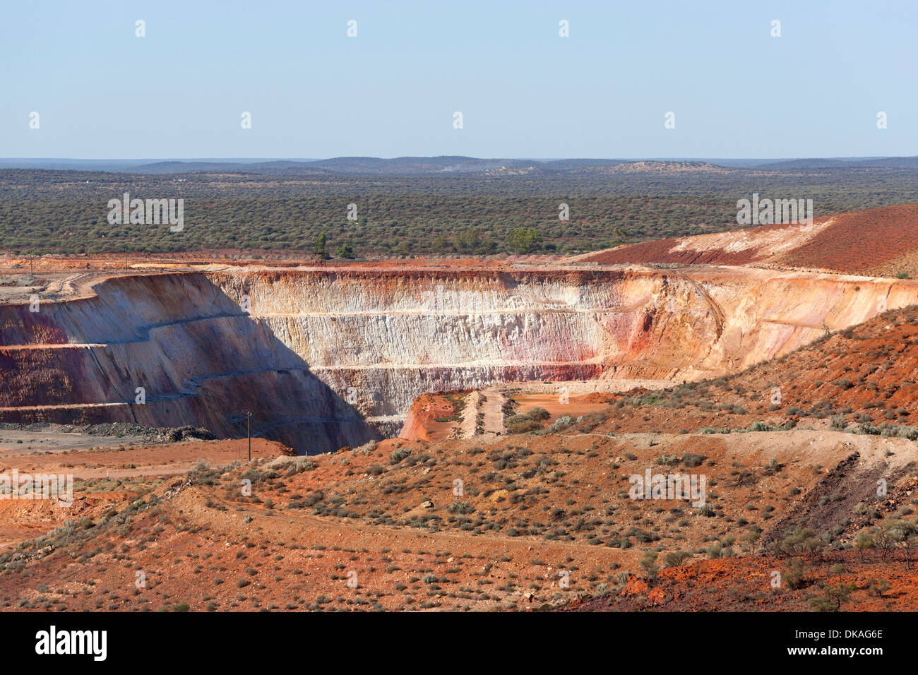 Open cut gold mine, Mount Magnet Western Australia Stock Photo - Alamy