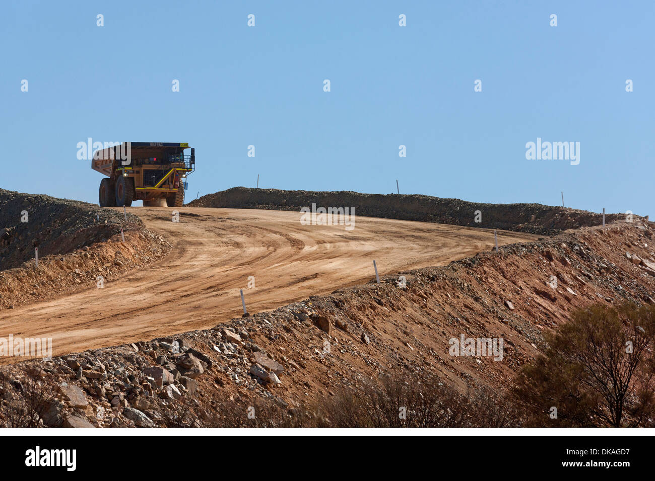 Haulpack on haul road, Mount Magnet Western Australia Stock Photo - Alamy