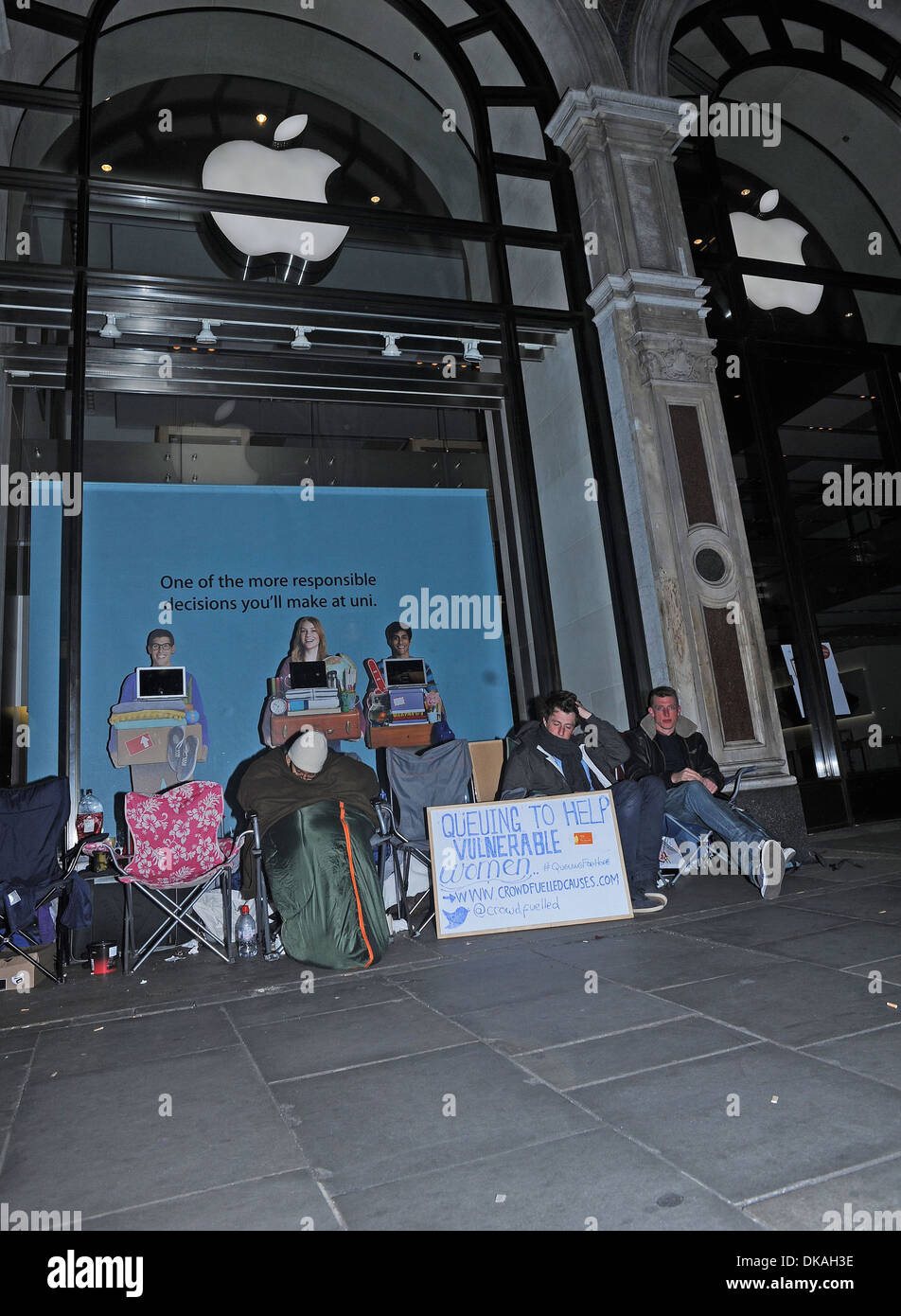 Atmosphere Fans of technology giant Apple camp outside Apple store on ...