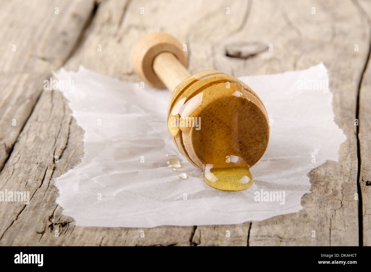 honey dipper on white kitchen paper Stock Photo - Alamy