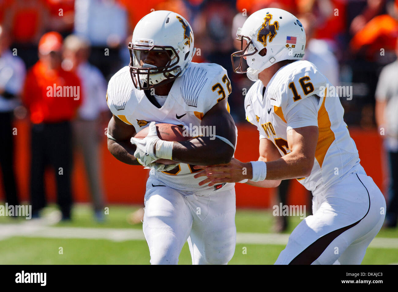 Athletic handoff hi-res stock photography and images - Alamy
