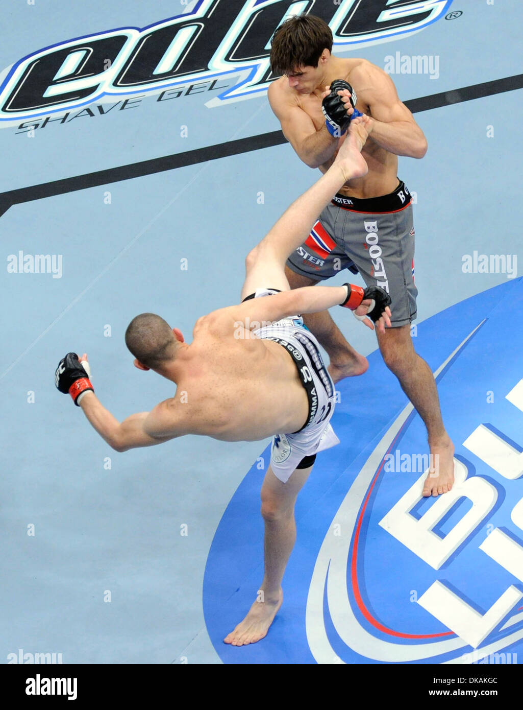 Seth Baczynski vs Simeon Thoresen UFC 152 Welterweight Bout Toronto ...