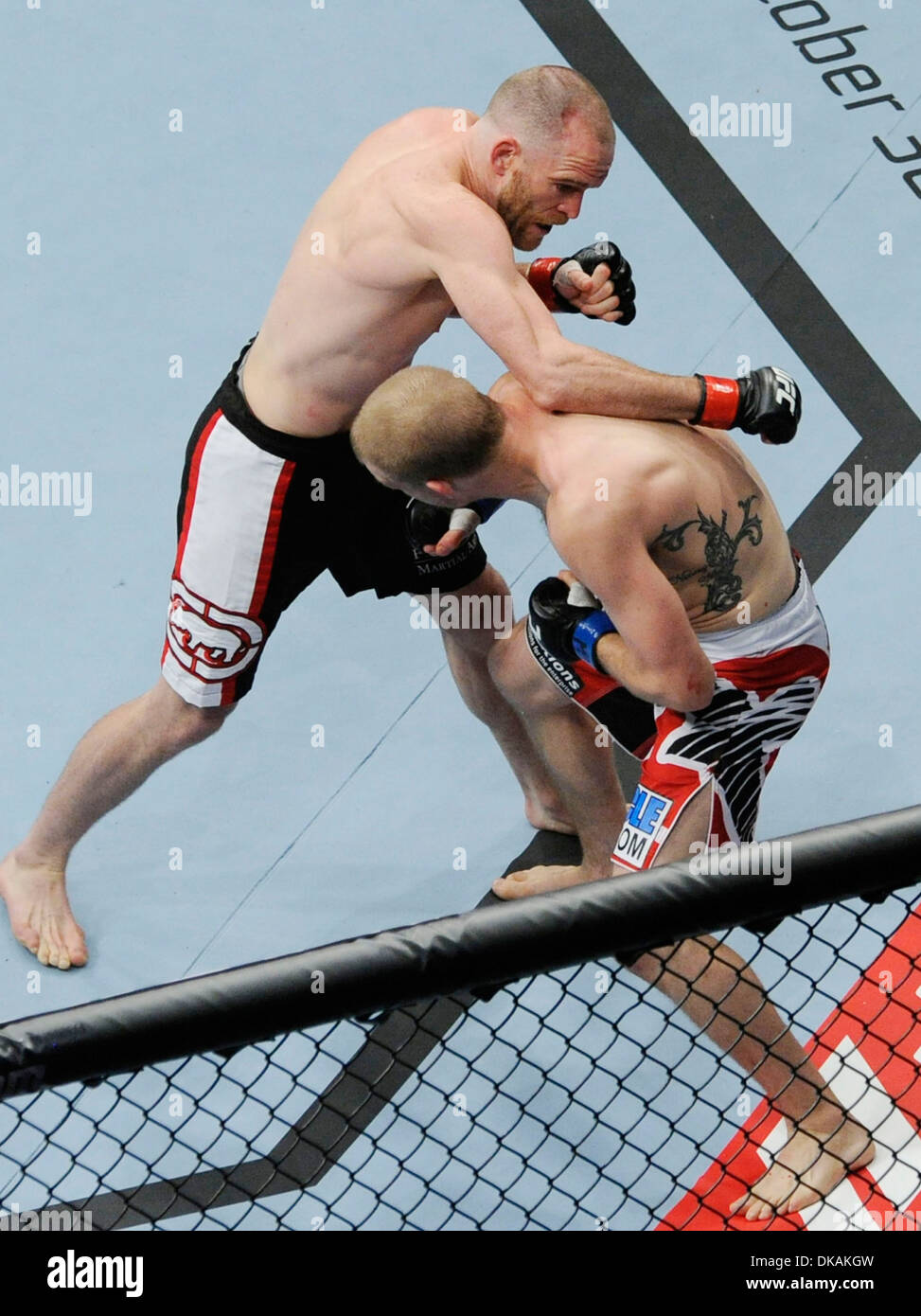 TJ Grant vs Evan Dunham UFC 152 Lightweight Bout Toronto, Canada - 22. ...
