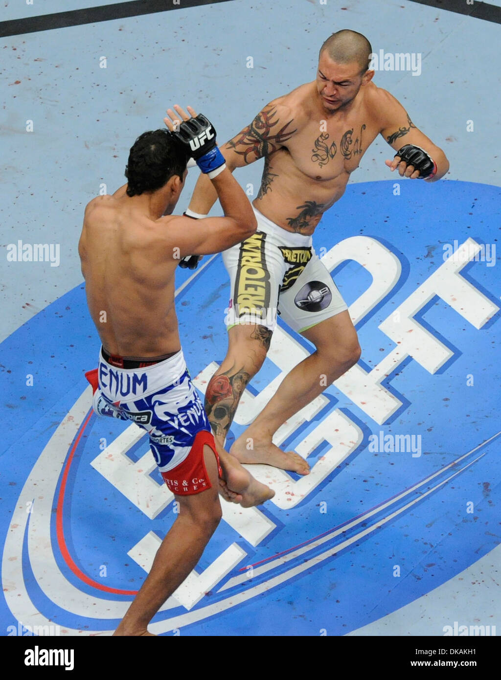 Cub Swanson vs Charles Oliveira UFC 152 Featherweight Bout Toronto ...