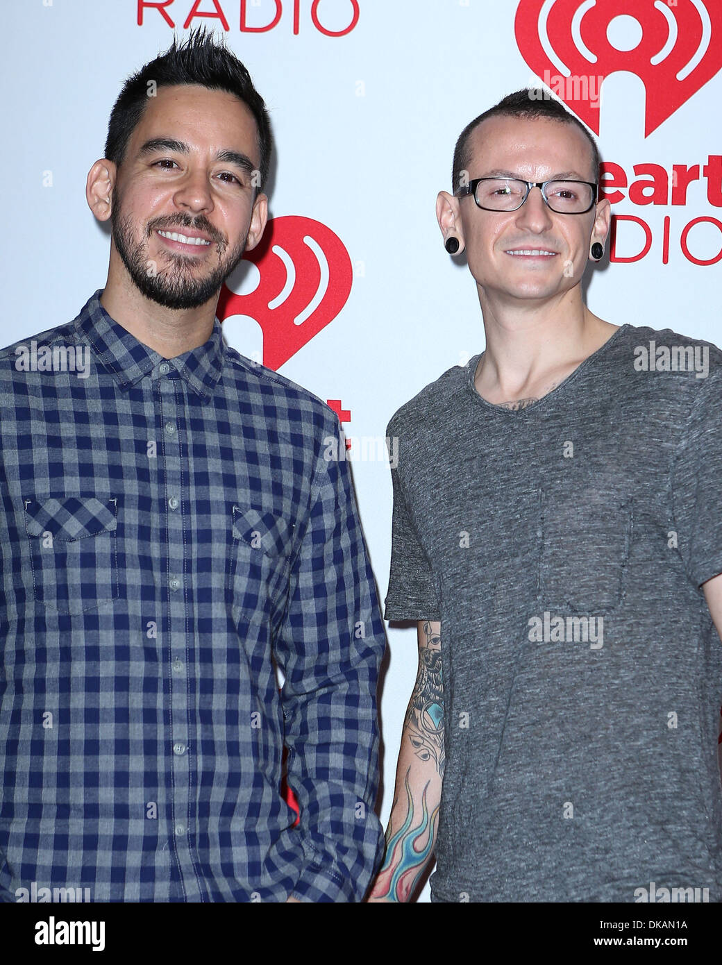 Mike shinoda and chester bennington hi-res stock photography and images ...
