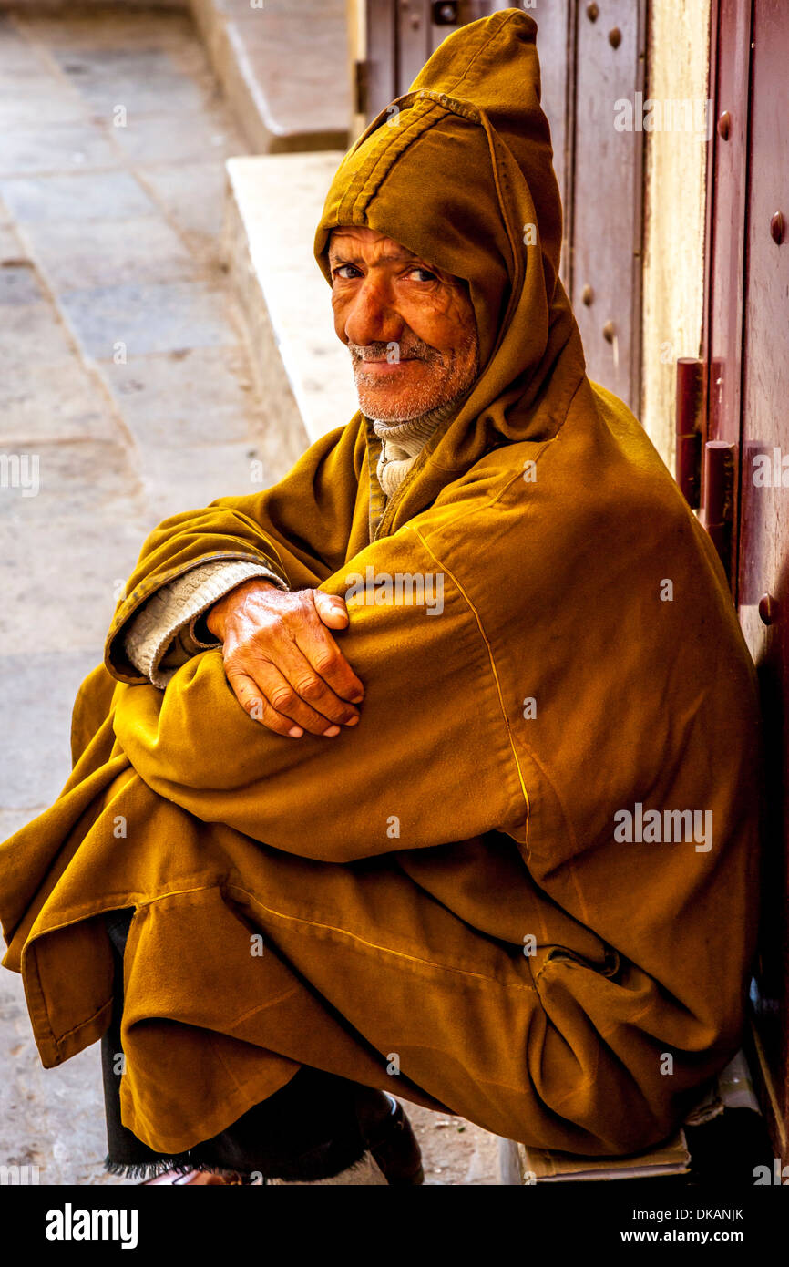 Moroccan man dressed in traditional hi-res stock photography and images ...