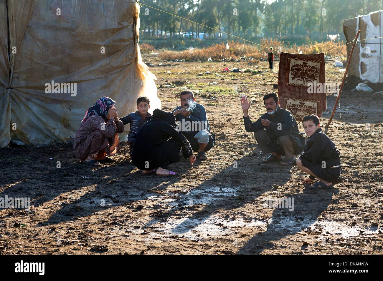 Syrian refugee family father mother hi-res stock photography and images ...
