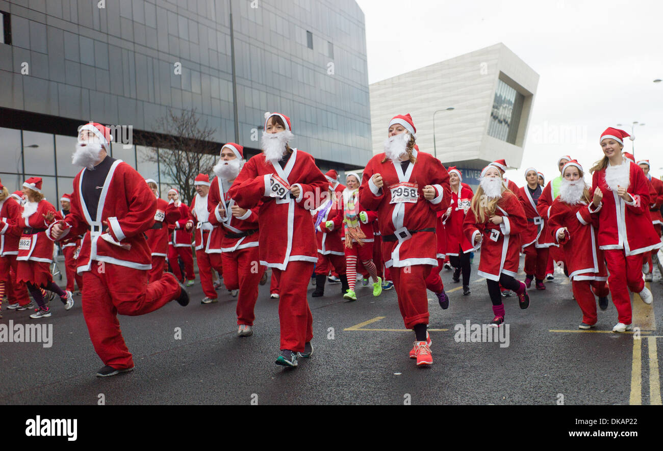 Santa dash hi-res stock photography and images - Alamy
