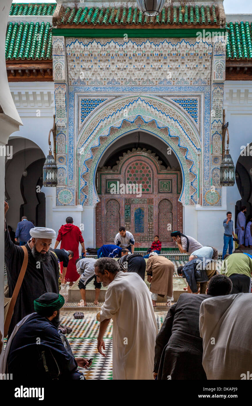 Muslim washing hi-res stock photography and images - Alamy