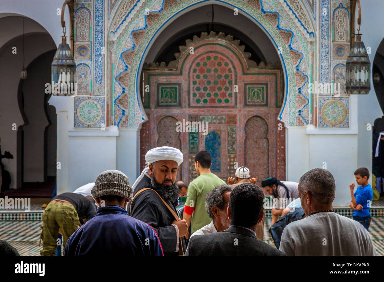 Moroccan men praying hi-res stock photography and images - Alamy