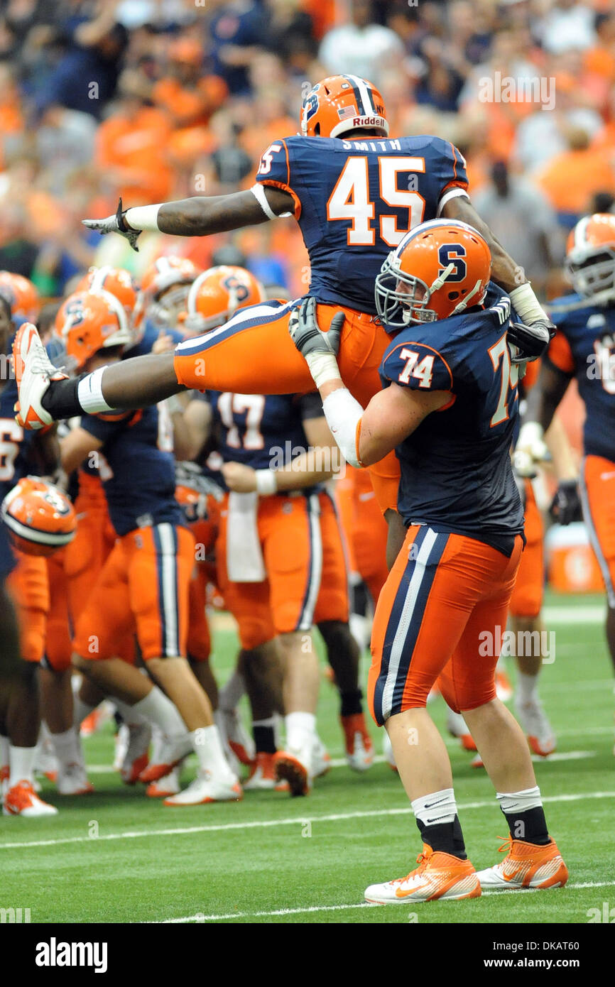 Sept. 24, 2011 - Syracuse, New York, U.S - Syracuse Orange offensive ...