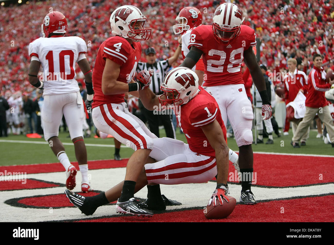 Sept. 24, 2011 - Madison, Wisconsin, U.S - Wisconsin Badgers wide ...
