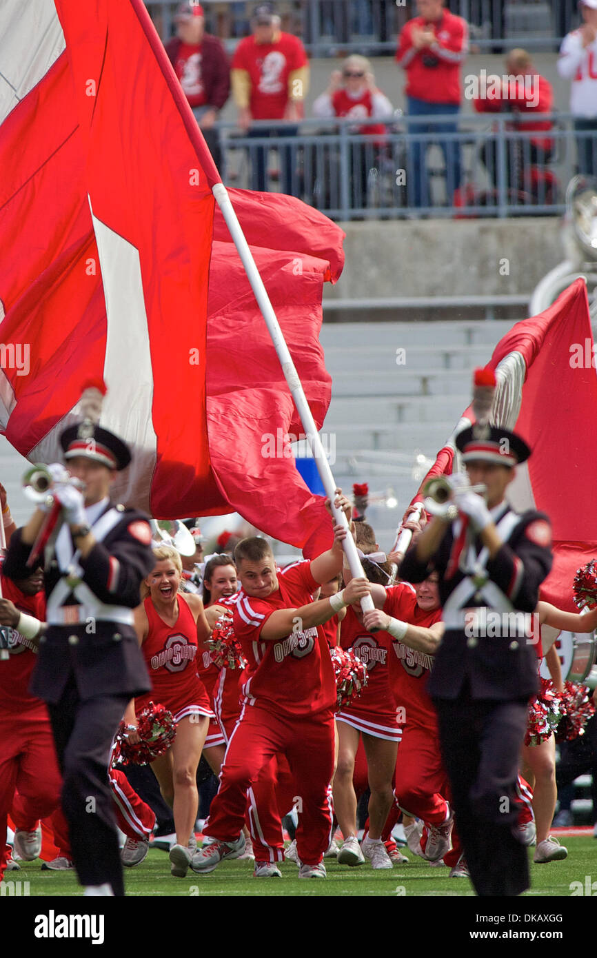 Ohio state buckeyes cheerleaders hi-res stock photography and images ...