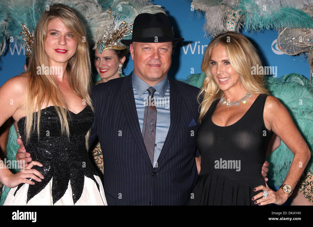 Michael chiklis and michelle moran hi-res stock photography and images ...