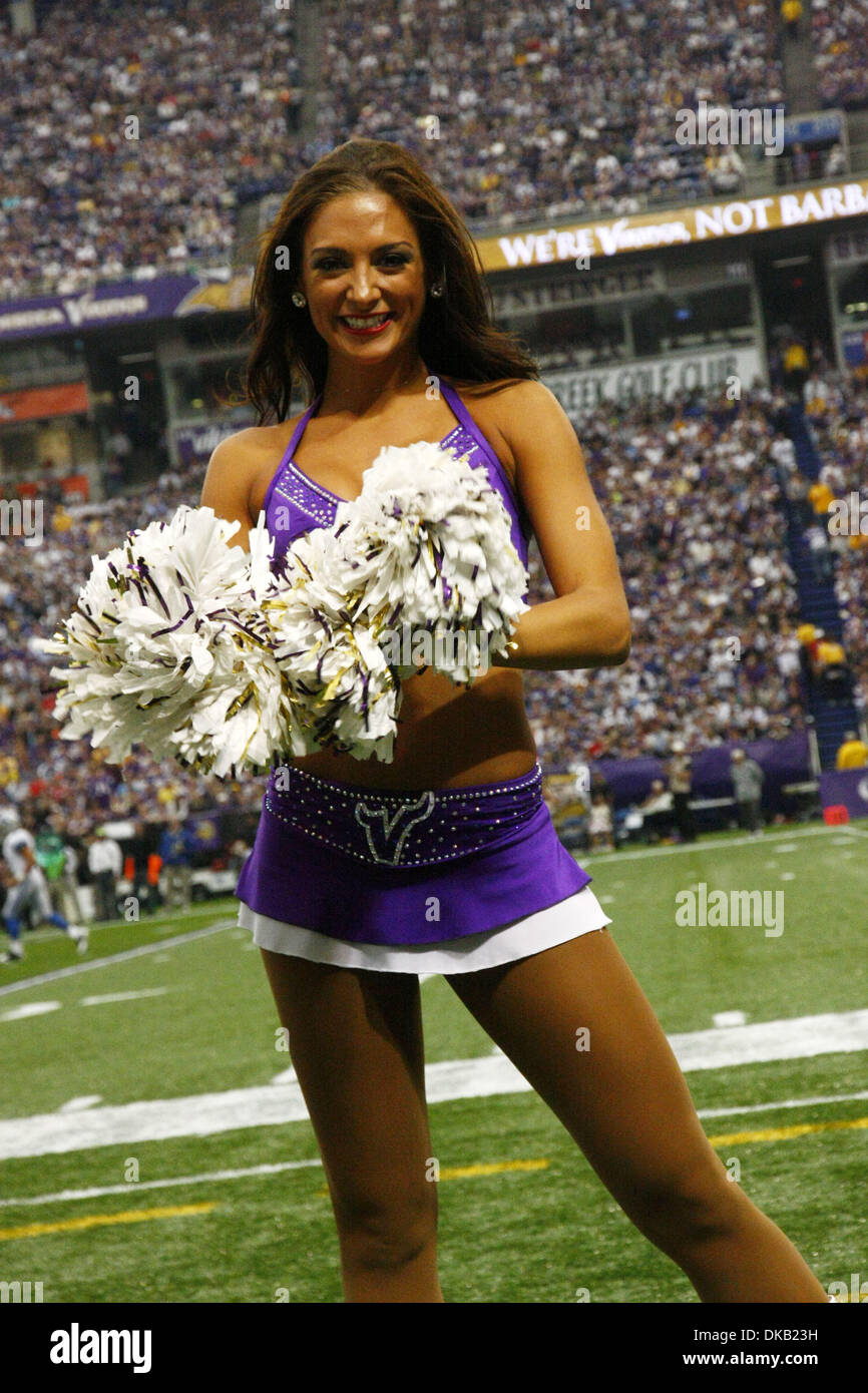 Minnesota viking cheerleader hi-res stock photography and images - Alamy