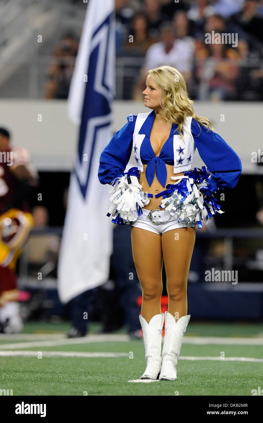 Dallas cowboy cheerleader singing hi-res stock photography and images ...