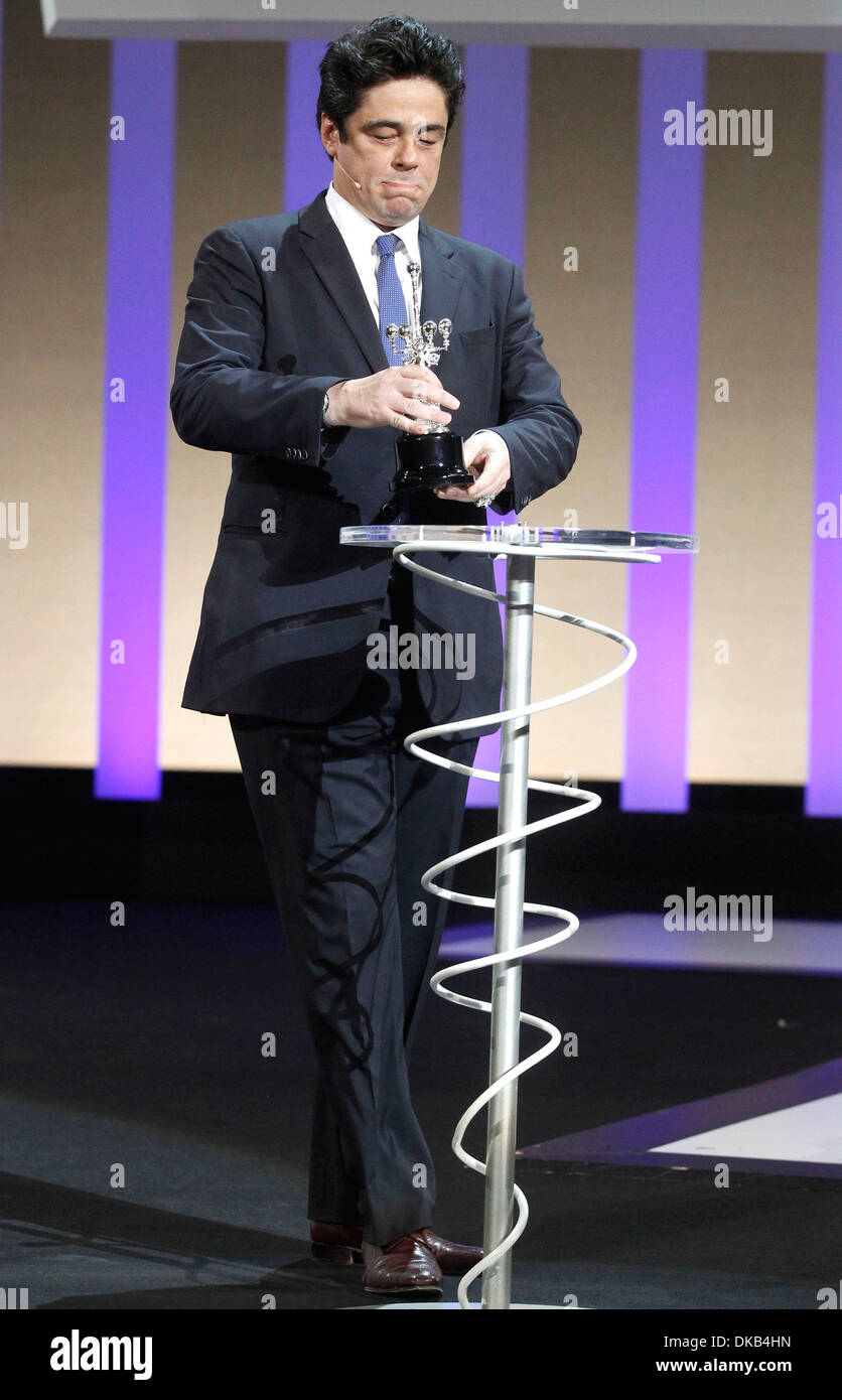 Benicio del Toro John Travolta and Oliver Stone are awarded with Dostia ...