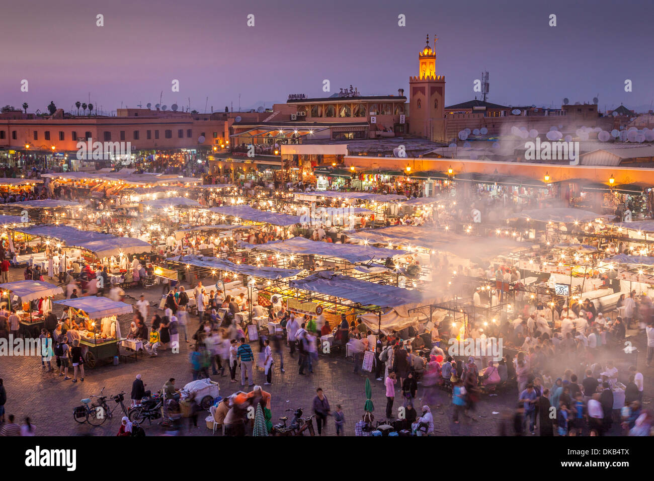 Marrakech stall tourists hi-res stock photography and images - Alamy