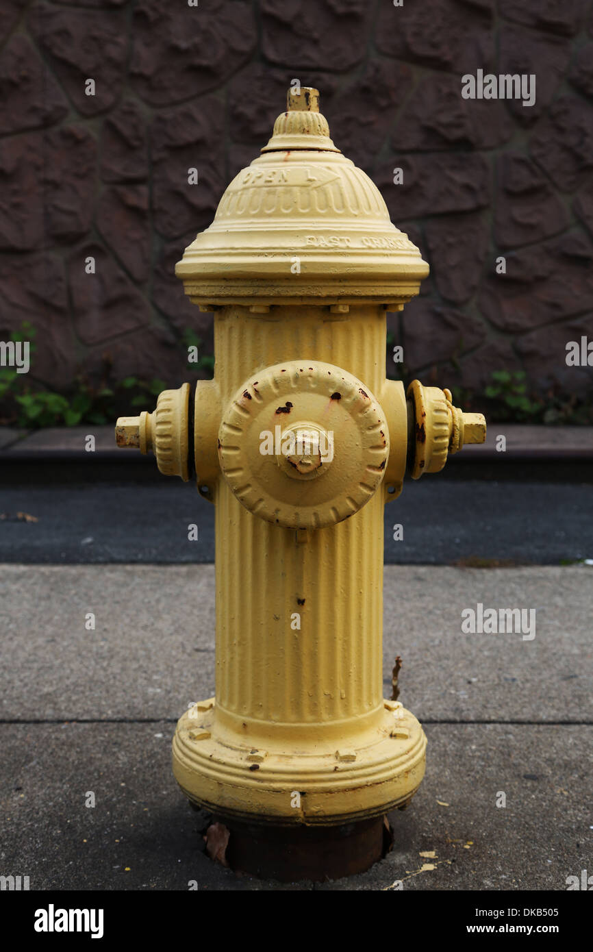 Yellow fire hydrant hi-res stock photography and images - Alamy