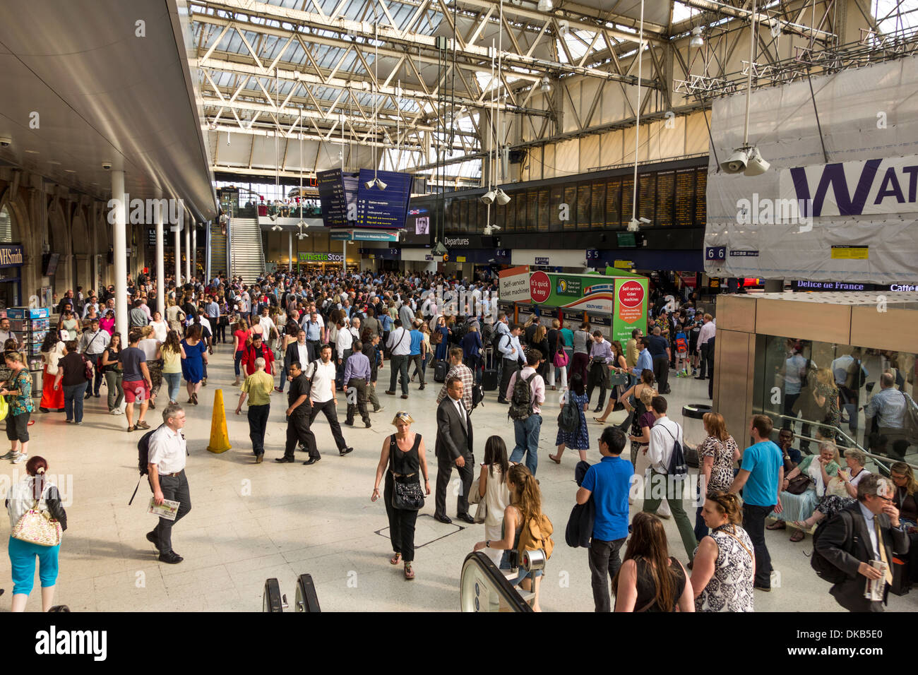 Waterloo station concourse hi-res stock photography and images - Alamy