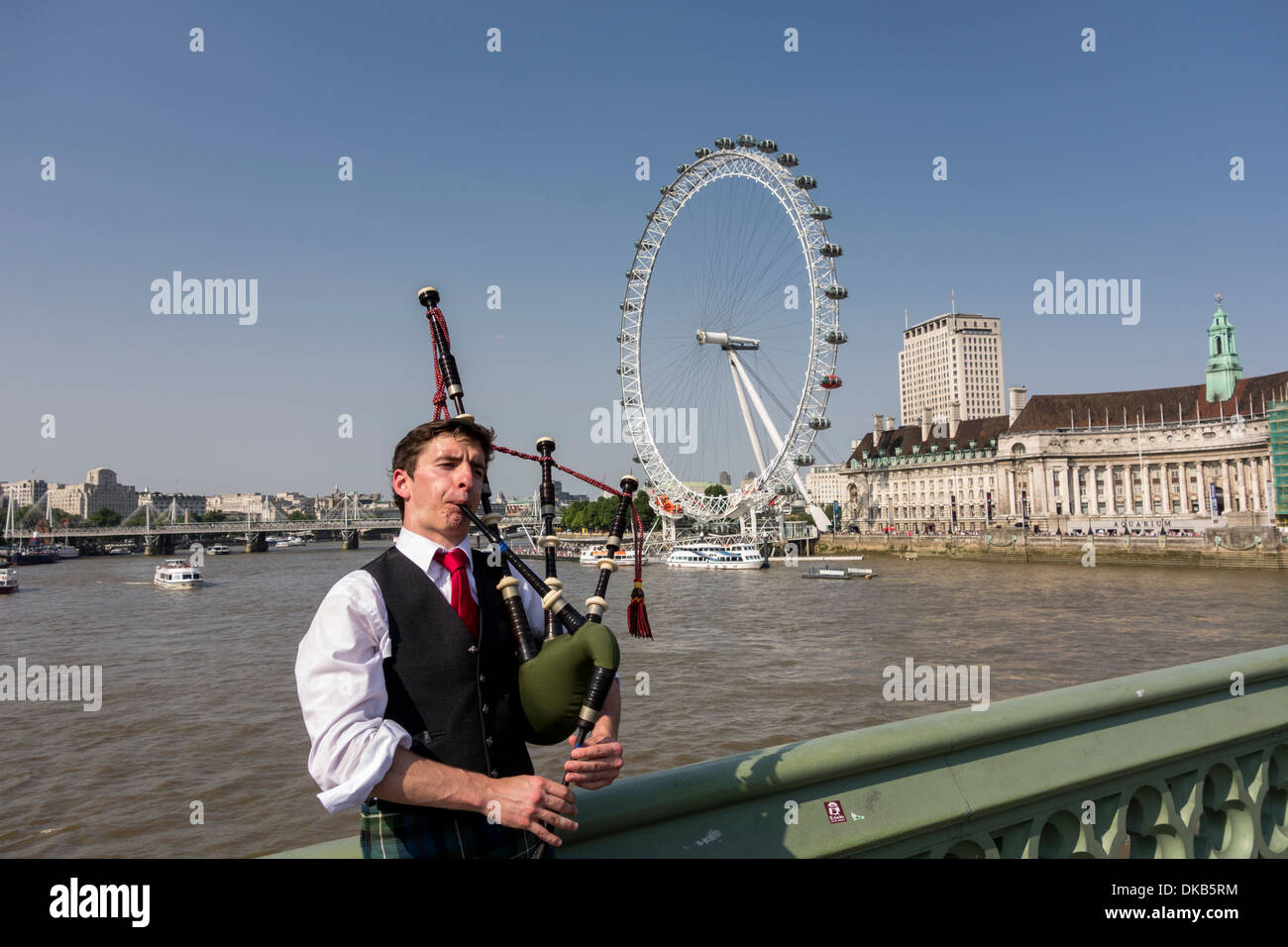 Bagpipes busker hi-res stock photography and images - Alamy
