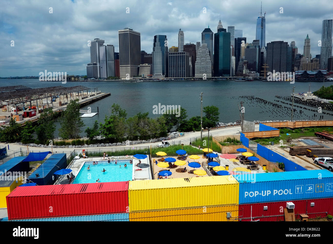 Kids playing in pool hi-res stock photography and images - Alamy