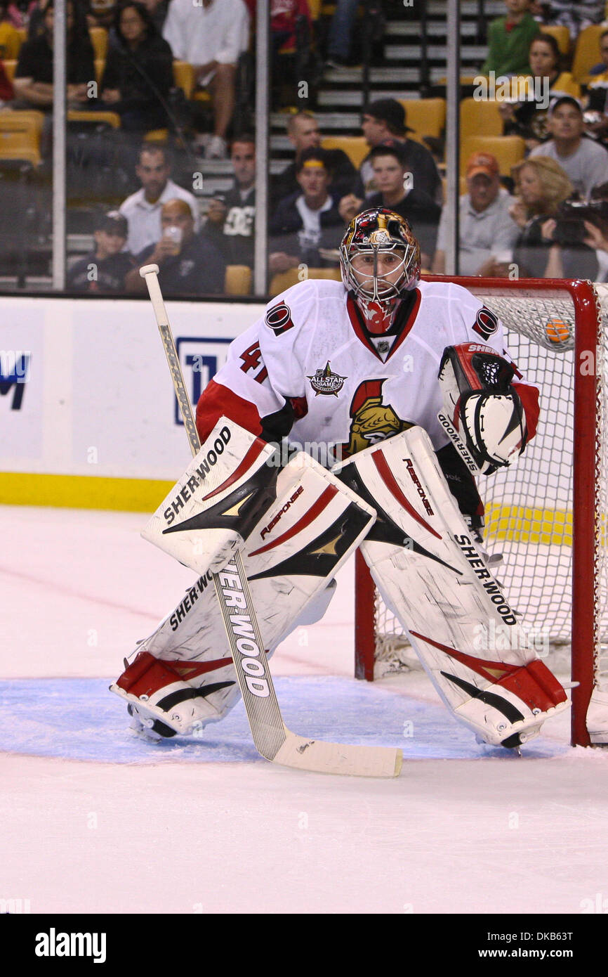 Sept. 29, 2011 - Boston, Massachusetts, U.S - Ottawa Senators goalie ...