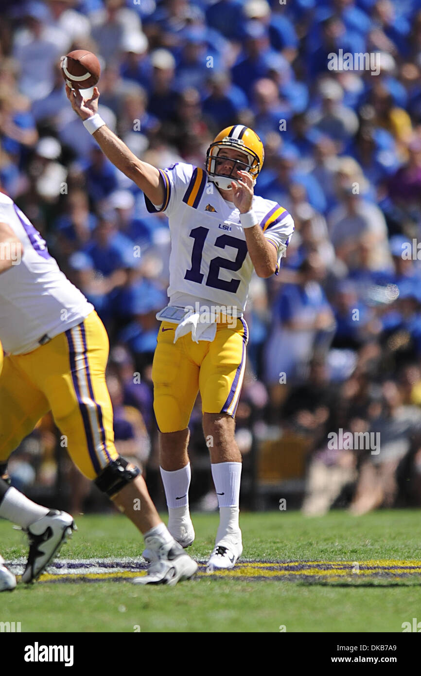 LSU Tigers quarterback Jarrett Lee (12) throws the ball in the Div. 1 ...