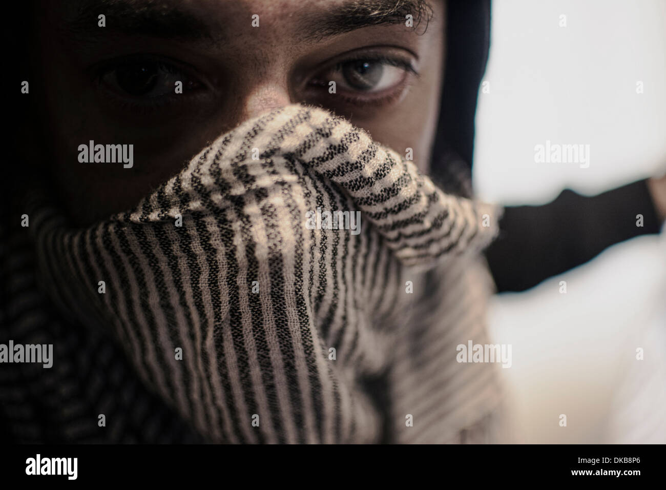 Scarf around face hi-res stock photography and images - Alamy