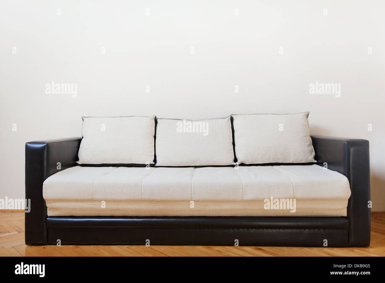 White empty room sofa hi-res stock photography and images - Alamy