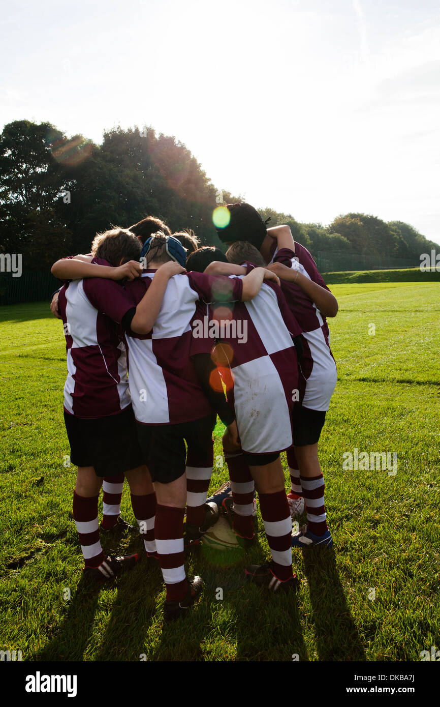 Rugby team huddle hi-res stock photography and images - Alamy