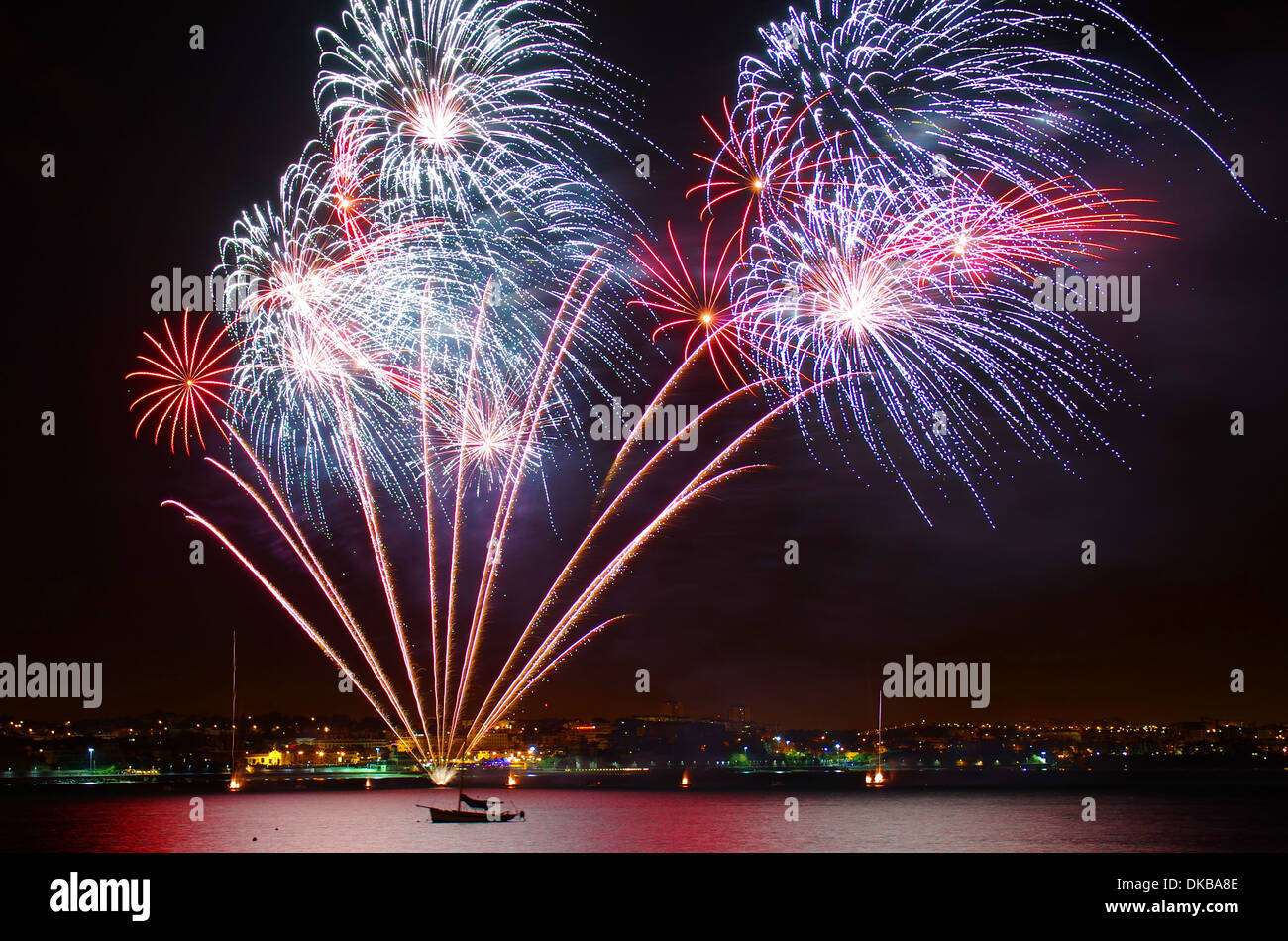 4th july fireworks over water hi-res stock photography and images - Alamy