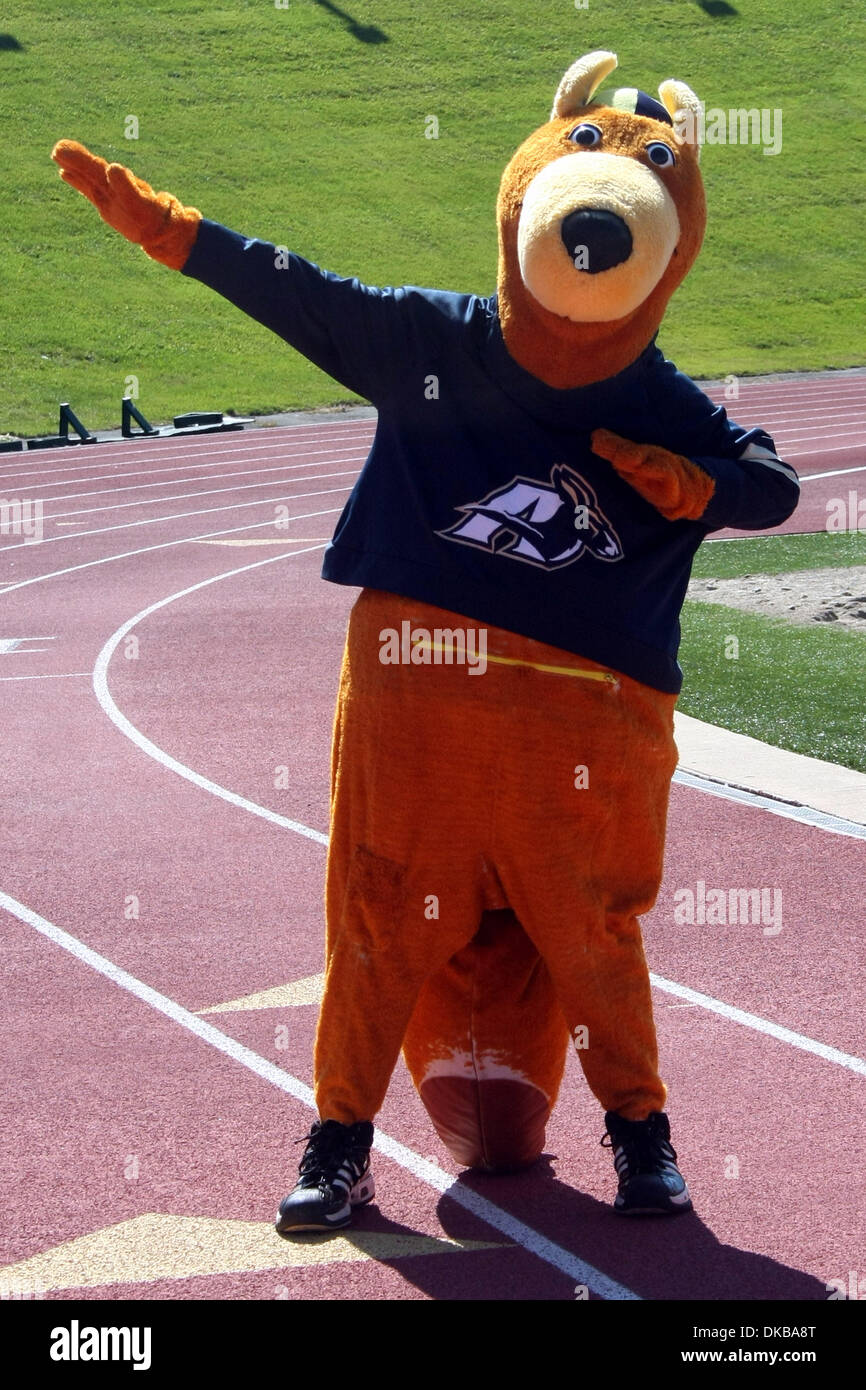 Akron zips mascot hi-res stock photography and images - Alamy