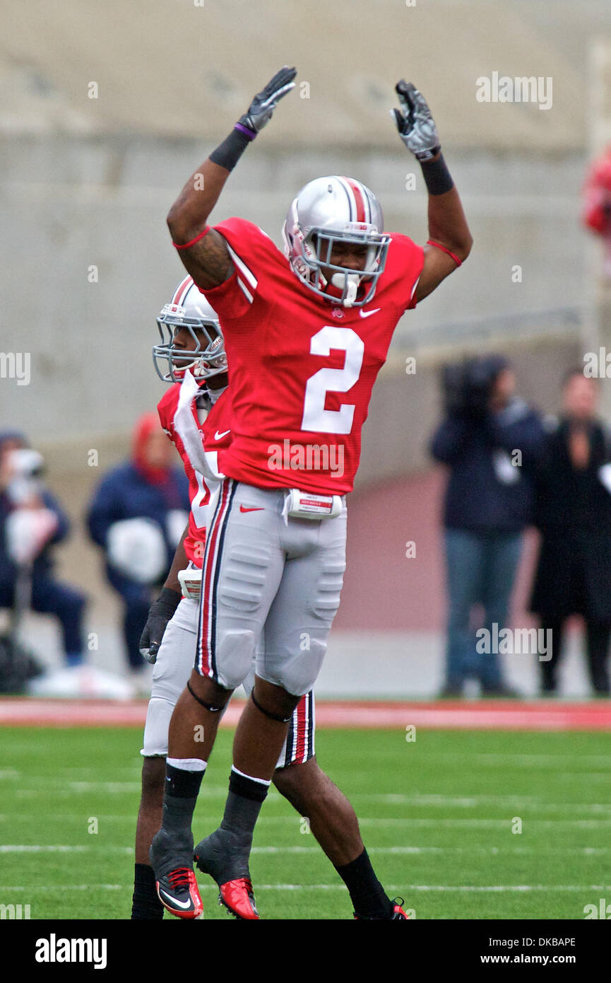Ohio state stadium crowd buckeyes hi-res stock photography and images ...
