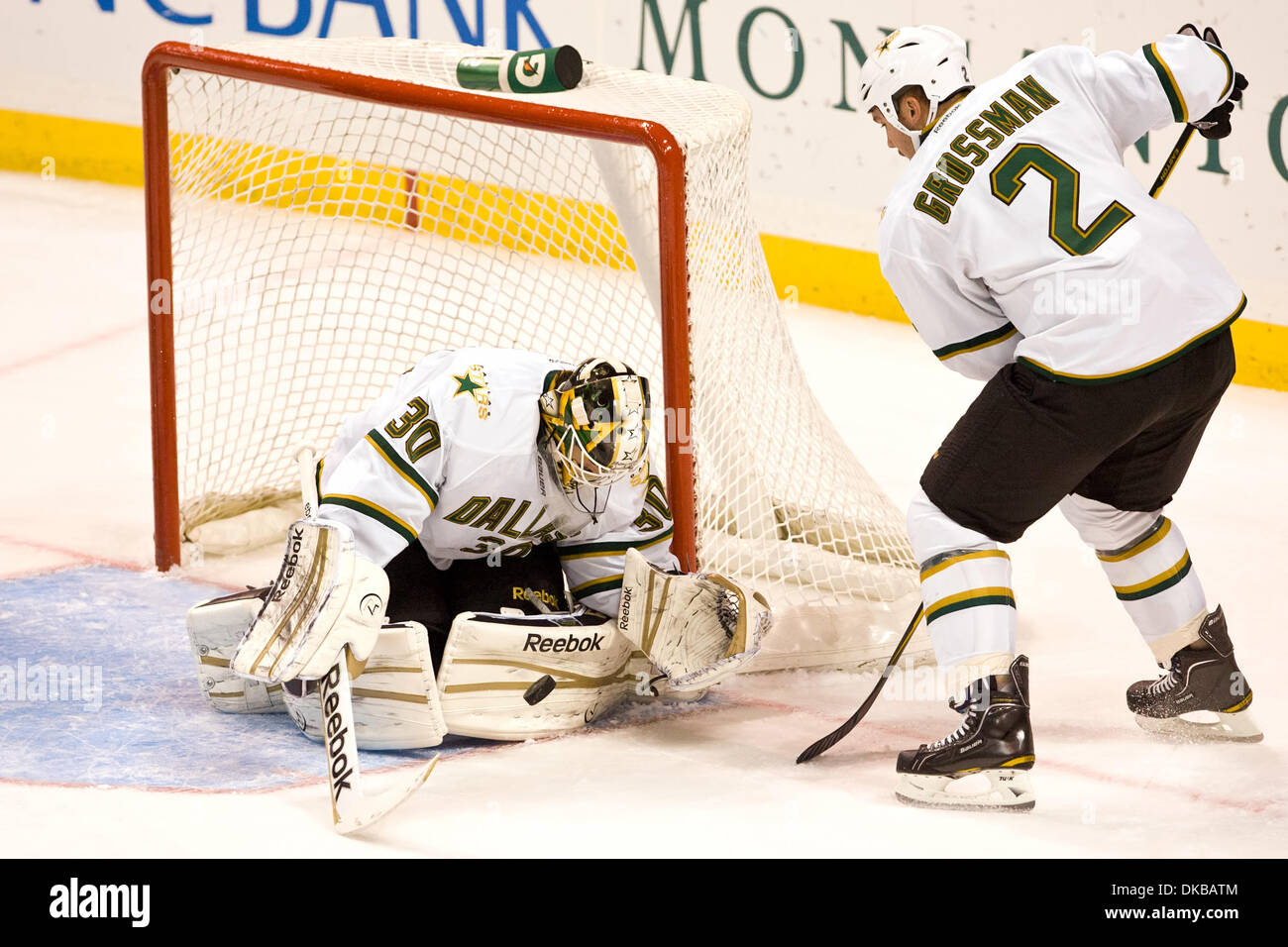 Oct. 01, 2011 - Saint Louis, Missouri, U.S - Dallas Stars goalie Andrew ...