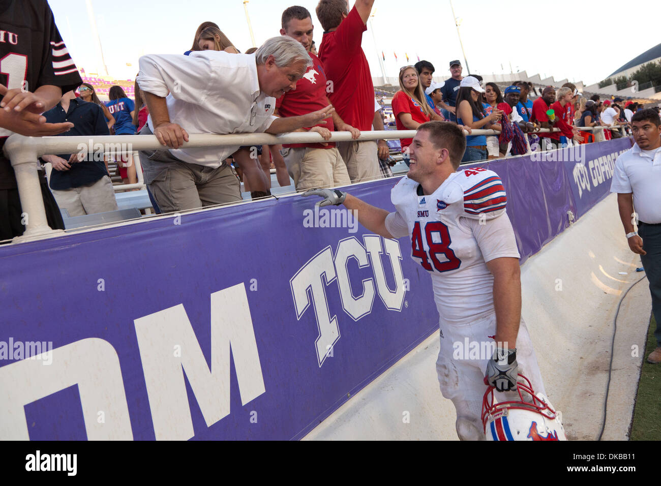 Oct. 1, 2011 - Fort Worth, Texas, US - SMU Mustangs RB Zach Line (48 ...