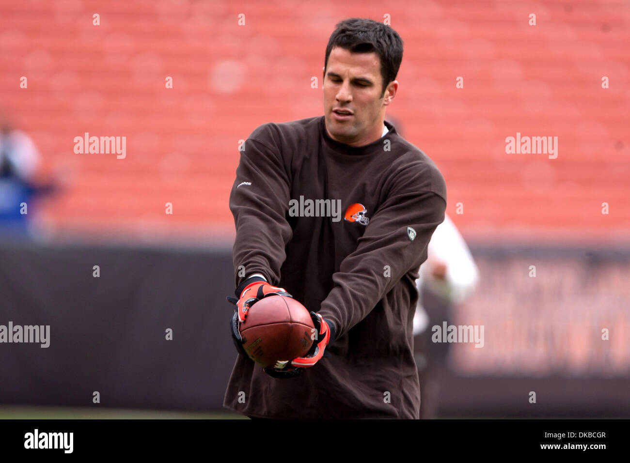 Oct. 2, 2011 - Cleveland, Ohio, U.S - Cleveland Browns tight end Evan ...