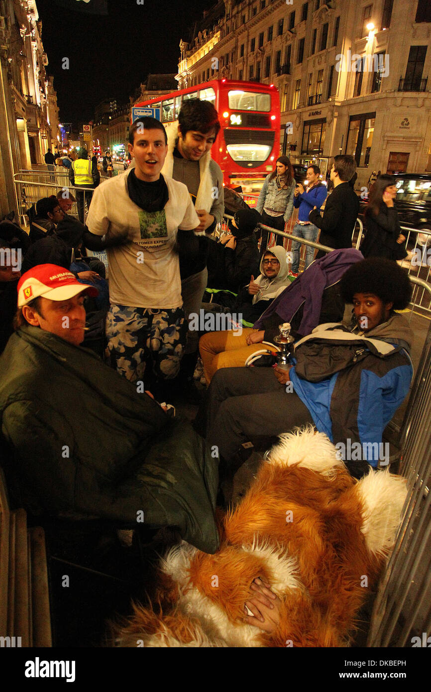 Eager Apple fans set up camp outside company's flagship UK store in ...