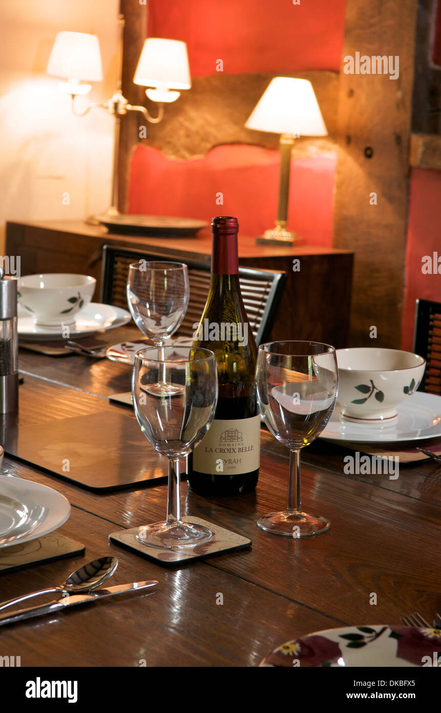 Laid dining table hi-res stock photography and images - Alamy