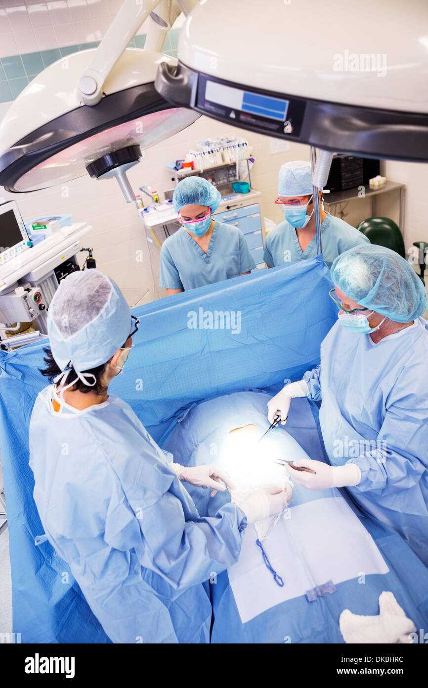Anaesthetist operating theatre hi-res stock photography and images - Alamy