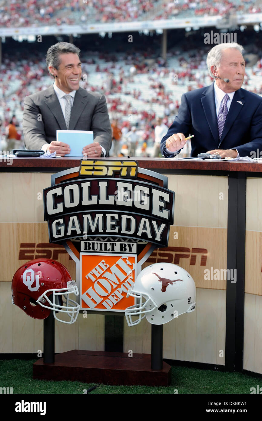 Oct. 8, 2011 - Dallas, Texas, U.S - ESPN Gameday personalities Chris ...