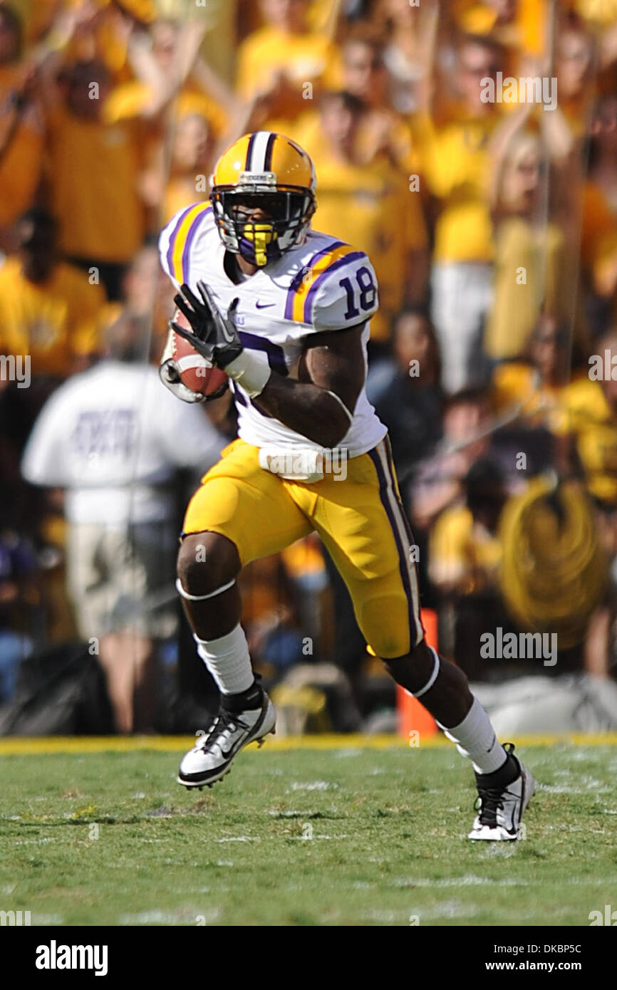LSU Tigers safety Brandon Taylor (18) runs the ball back after an ...