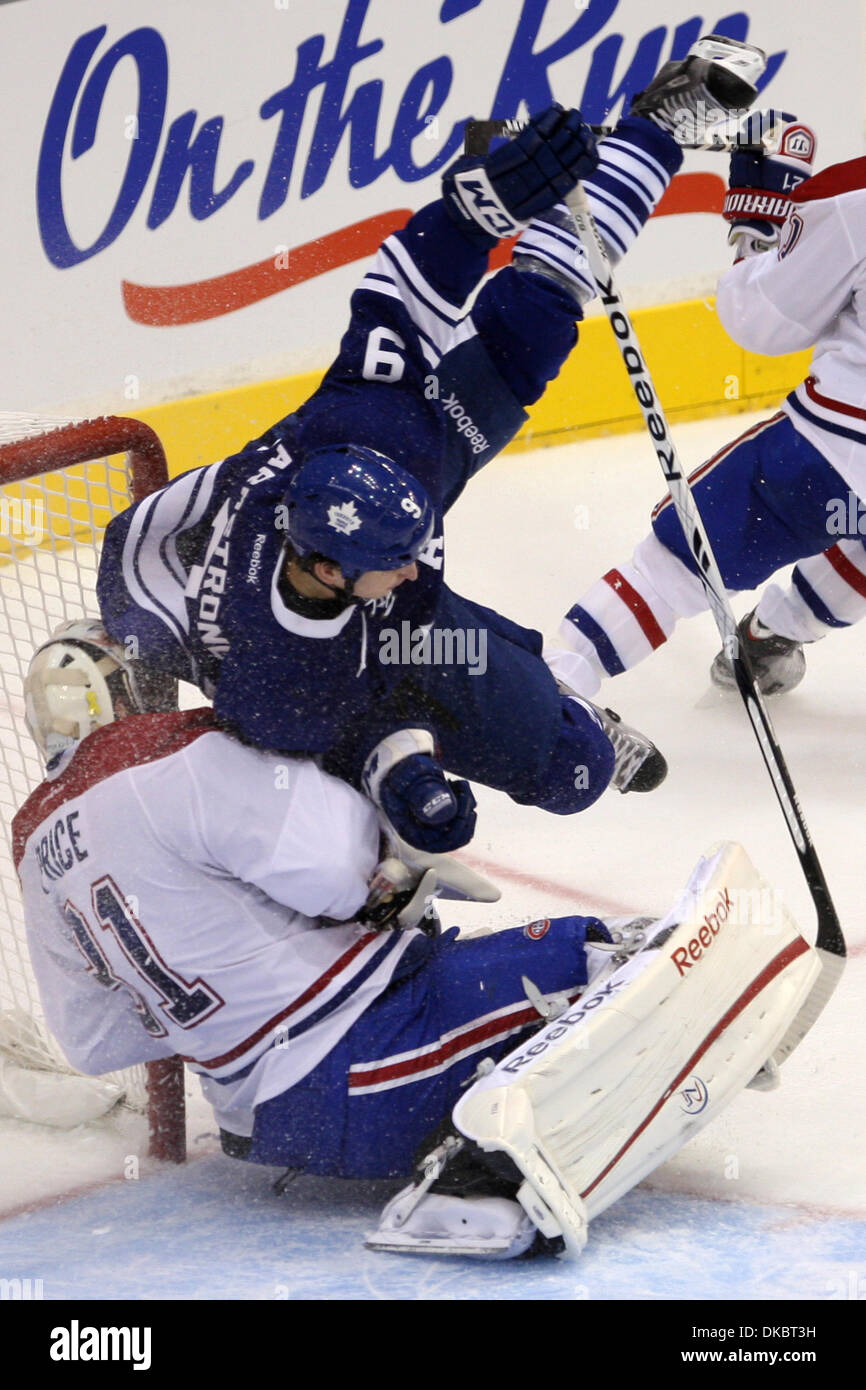 Toronto maple leafs colby armstrong hi-res stock photography and images ...